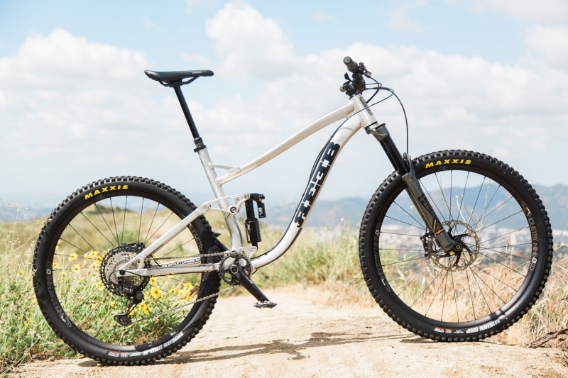 Review: Reeb Sqweeb V3 Long Travel | The Loam Wolf