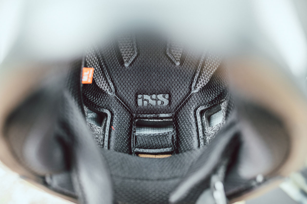 Review: IXS Xult DH helmet | The Loam Wolf