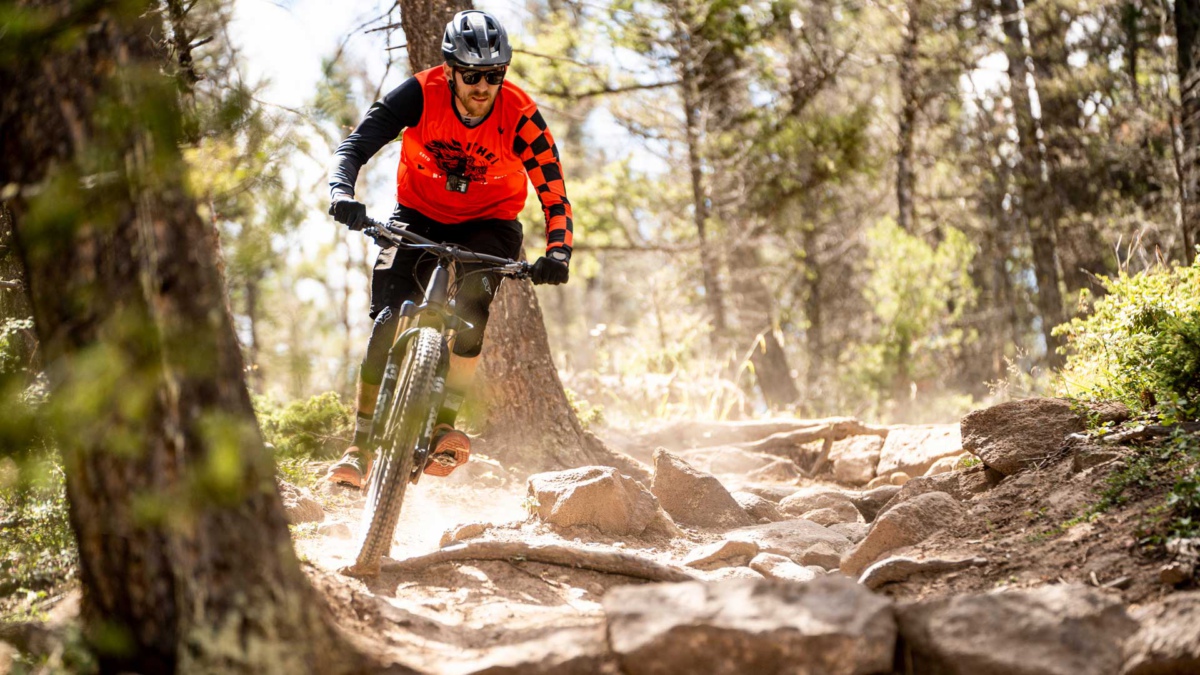 First Ride Report: Pivot Shuttle SL | The Loam Wolf