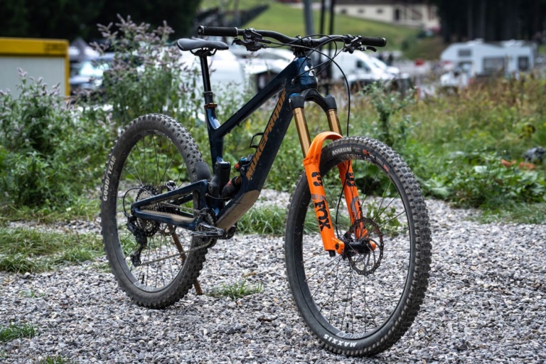 Review: Nukeproof Giga Carbon 290 | The Loam Wolf