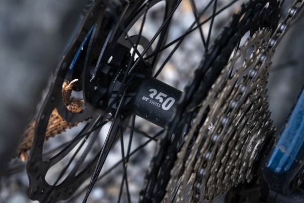 Review: Nukeproof Giga Carbon 290 | The Loam Wolf