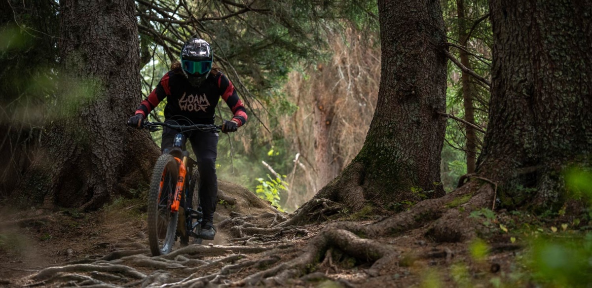 Review: Nukeproof Giga Carbon 290 | The Loam Wolf