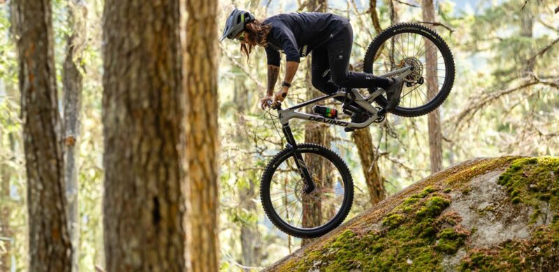 French x Canadian - Yoann Barelli joins Devinci | The Loam Wolf