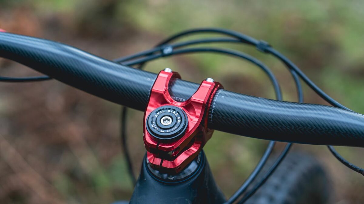 Review: Hope Tech 35mm Carbon Handlebar | The Loam Wolf