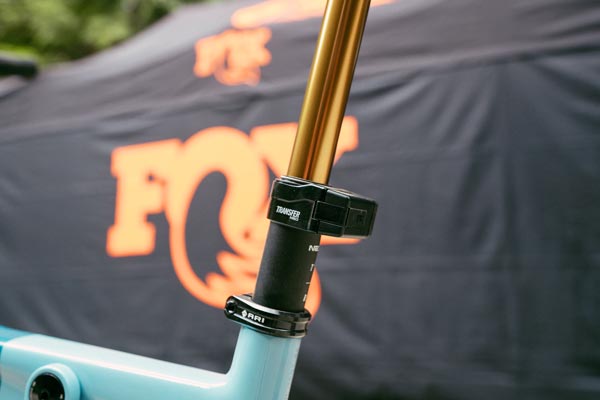 Fox's First Electronic Dropper Post, the Transfer Neo | First Ride