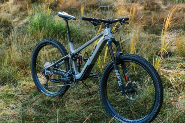 Pivot Shuttle SL Review | 2024 eMTB Lite Roundup | The Loam Wolf