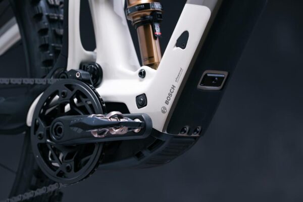The All-New Pivot Shuttle SL/AM | The Loam Wolf