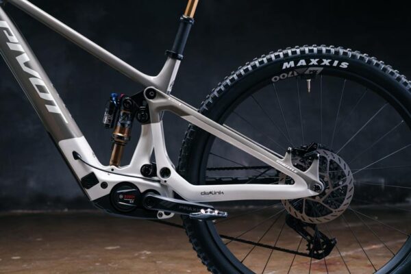 The All-New Pivot Shuttle SL/AM | The Loam Wolf