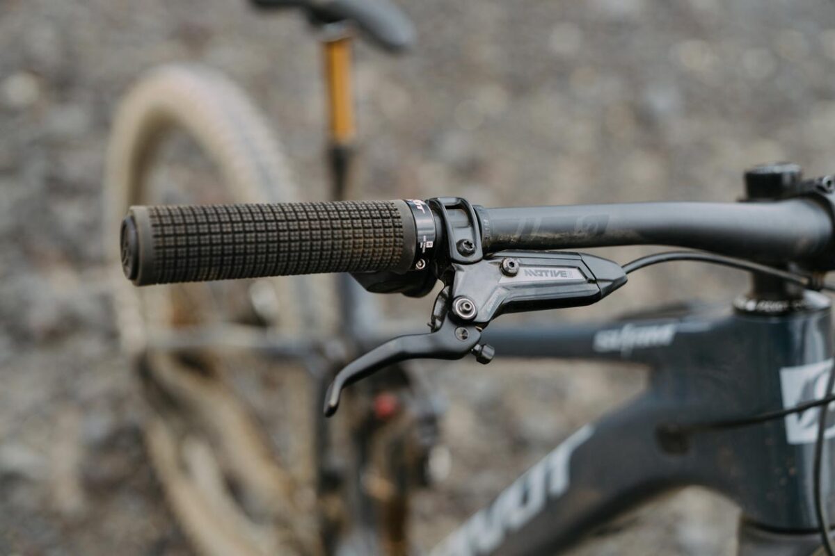 Review: Pivot Shuttle SL/AM | The Loam Wolf